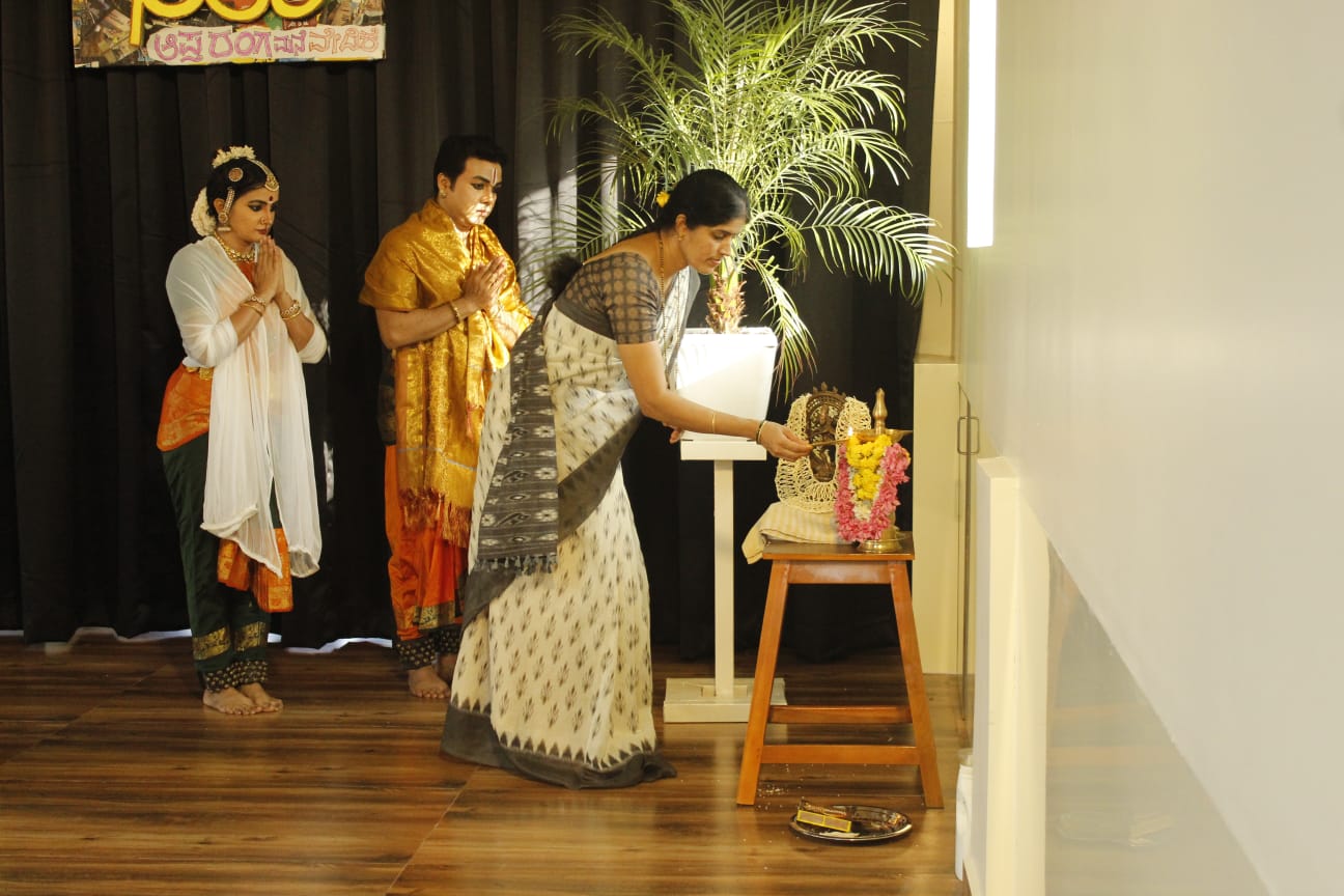 ನೃತ್ಯ ವಿಮರ್ಶೆ | ‘ನಿರತ’ ರಂಗಮನೆಯಲ್ಲಿ ‘ಸಂಪೂರ್ಣ ರಾಮಾಯಣ’ - ನೃತ್ಯ ದಂಪತಿಗಳ ಅದ್ಭುತ ಪ್ರದರ್ಶನ - Roovari