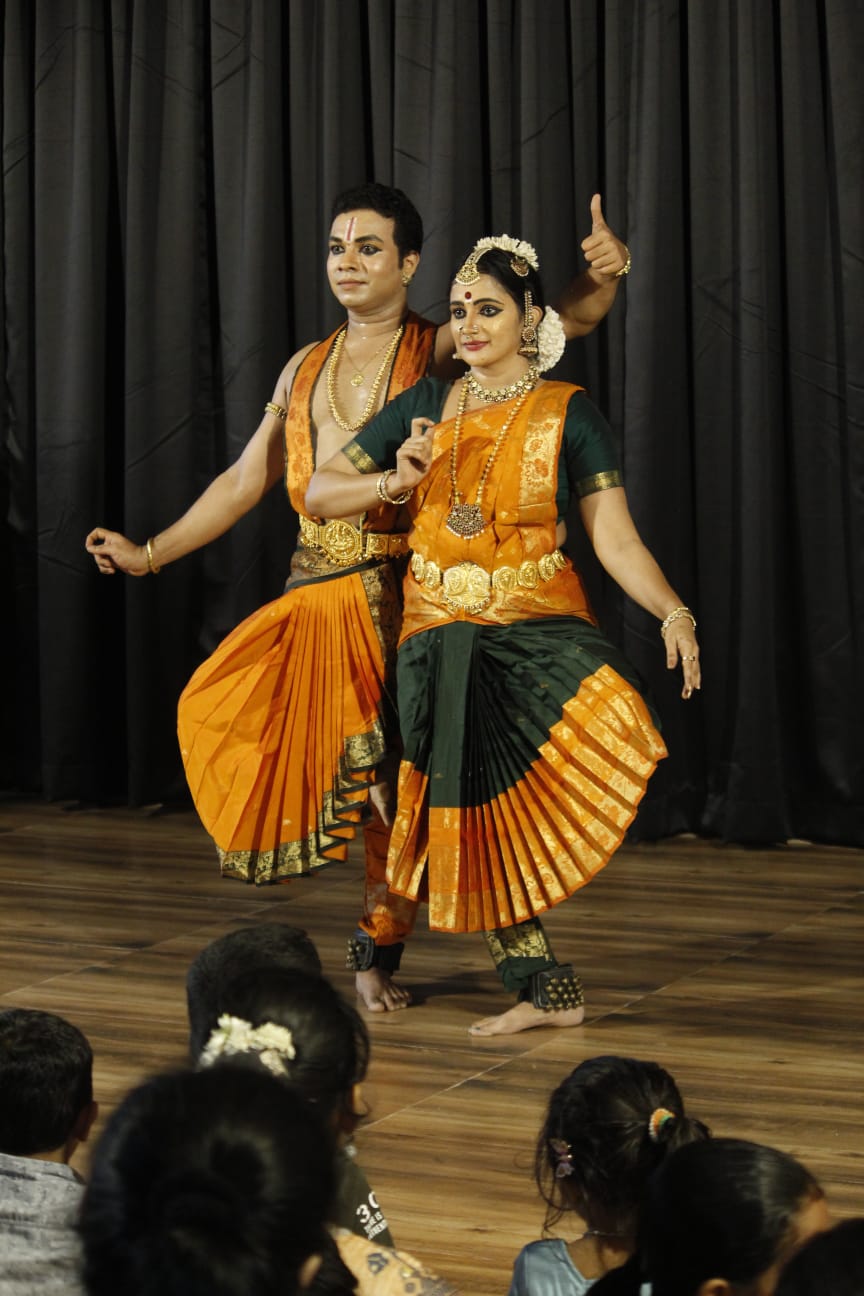 ನೃತ್ಯ ವಿಮರ್ಶೆ | ‘ನಿರತ’ ರಂಗಮನೆಯಲ್ಲಿ ‘ಸಂಪೂರ್ಣ ರಾಮಾಯಣ’ - ನೃತ್ಯ ದಂಪತಿಗಳ ಅದ್ಭುತ ಪ್ರದರ್ಶನ - Roovari