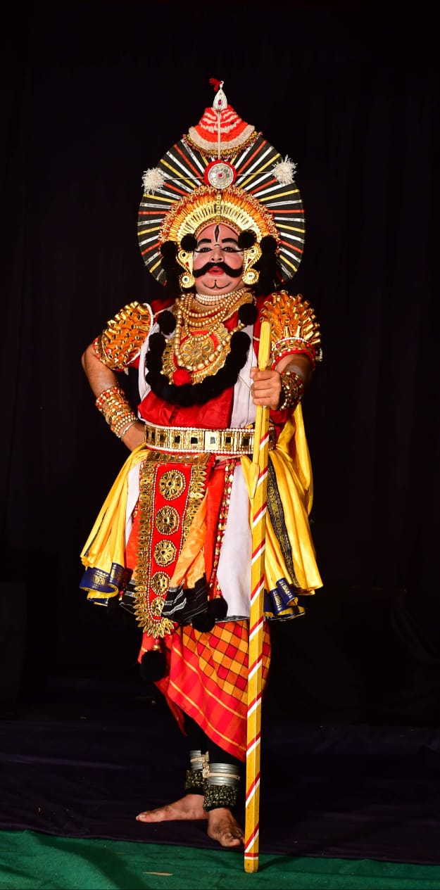 ವಿಮರ್ಶೆ | ದಂಪತಿಗಳ ಕಲಾಭಿವ್ಯಕ್ತಿಯ ಯುಗಳ ಯಕ್ಷ ರೂಪಕ ‘ಚಿತ್ರ ಫಲ್ಗುಣ’ - Roovari