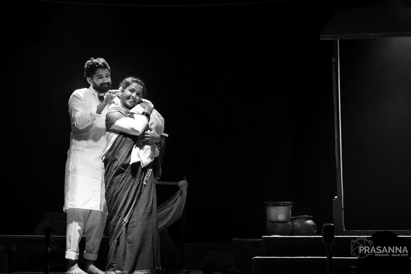 ನಾಟಕ ವಿಮರ್ಶೆ | ‘ಚಂದ್ರಗಿರಿಯ ತೀರದಲ್ಲಿ’ - Roovari