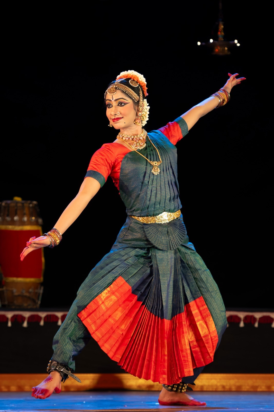 ನೃತ್ಯ ವಿಮರ್ಶೆ - ಅನಘಳ ಯೋಗಭಂಗಿಗಳ ಅನರ್ಘ್ಯ ನೃತ್ಯ ದರ್ಶನ - Roovari