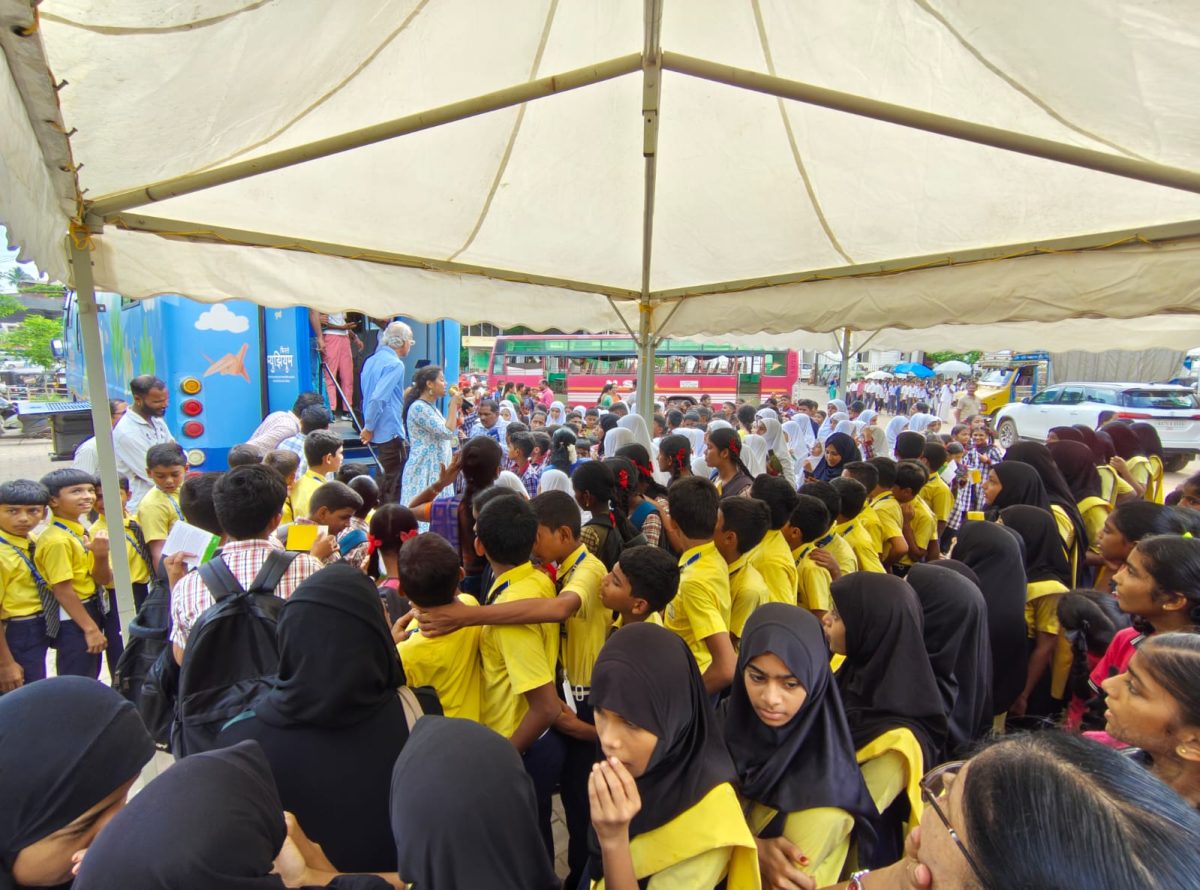 ಬಂಟ್ವಾಳದಲ್ಲಿ ಕಲಾಕೃತಿಗಳನ್ನೊಳಗೊಂಡ ‘ಒರಿಗಾಮಿ ಬಸ್' - Roovari